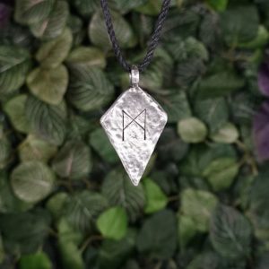 Rune Mannaz - the meaning and interpretation of the rune in divination ...